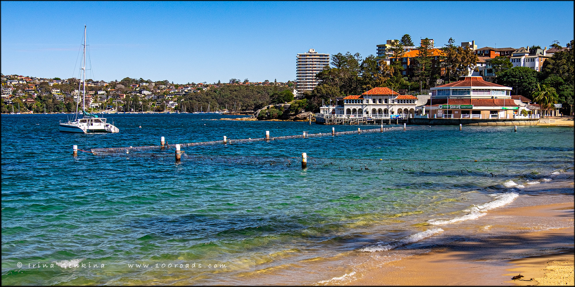 Пляж бухты Мэнли (Manly Cove) и здание старого аквариума